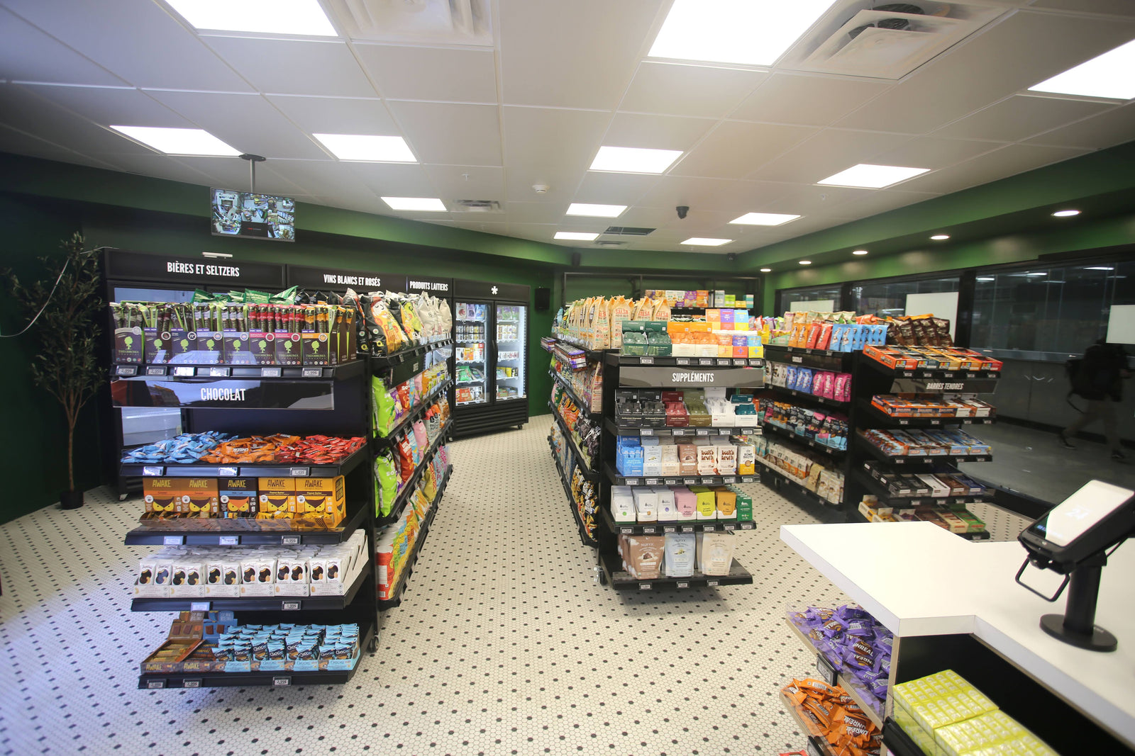 High-Quality Display Solutions for Convenience Stores | Displetech