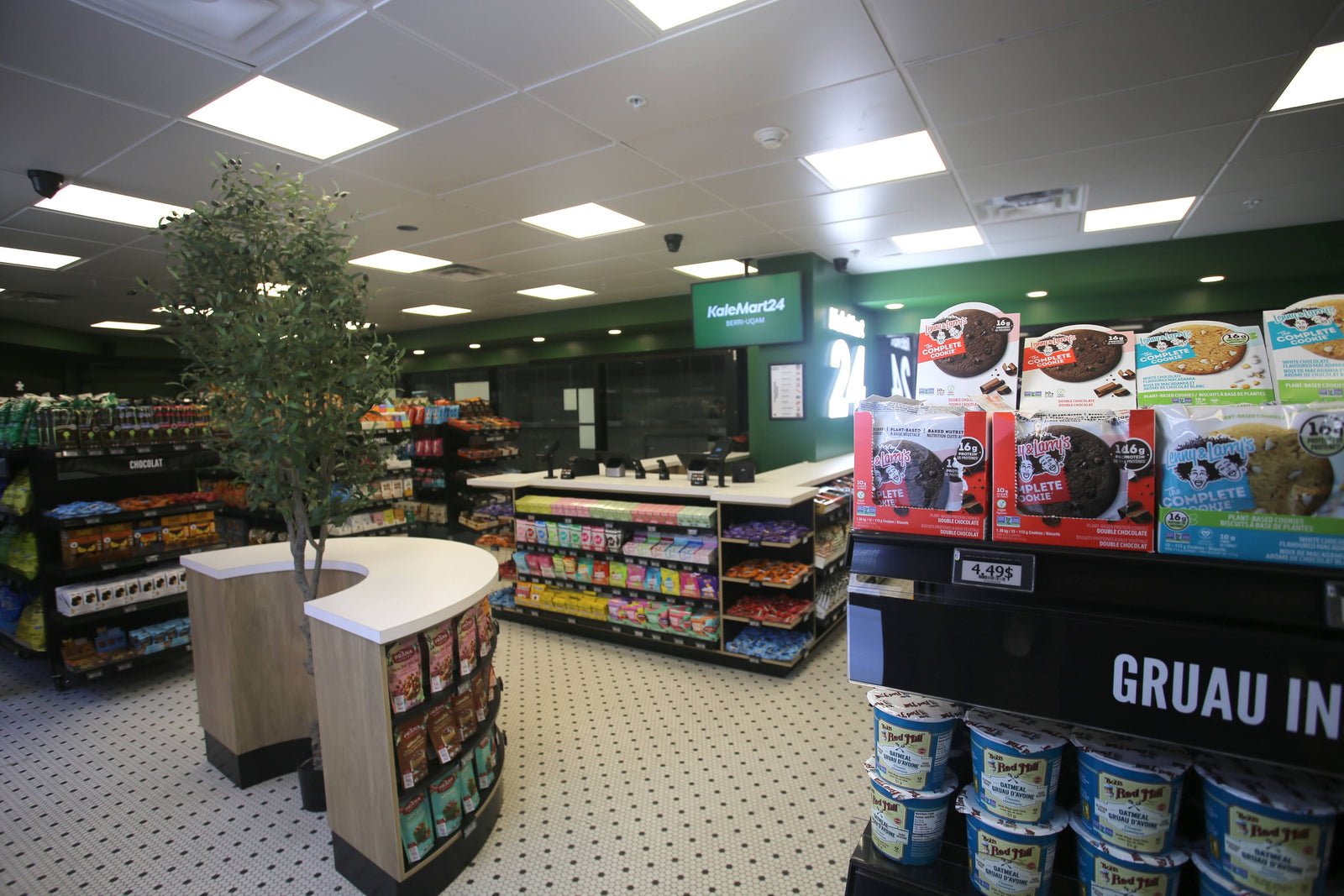 High-Quality Display Solutions for Convenience Stores | Displetech