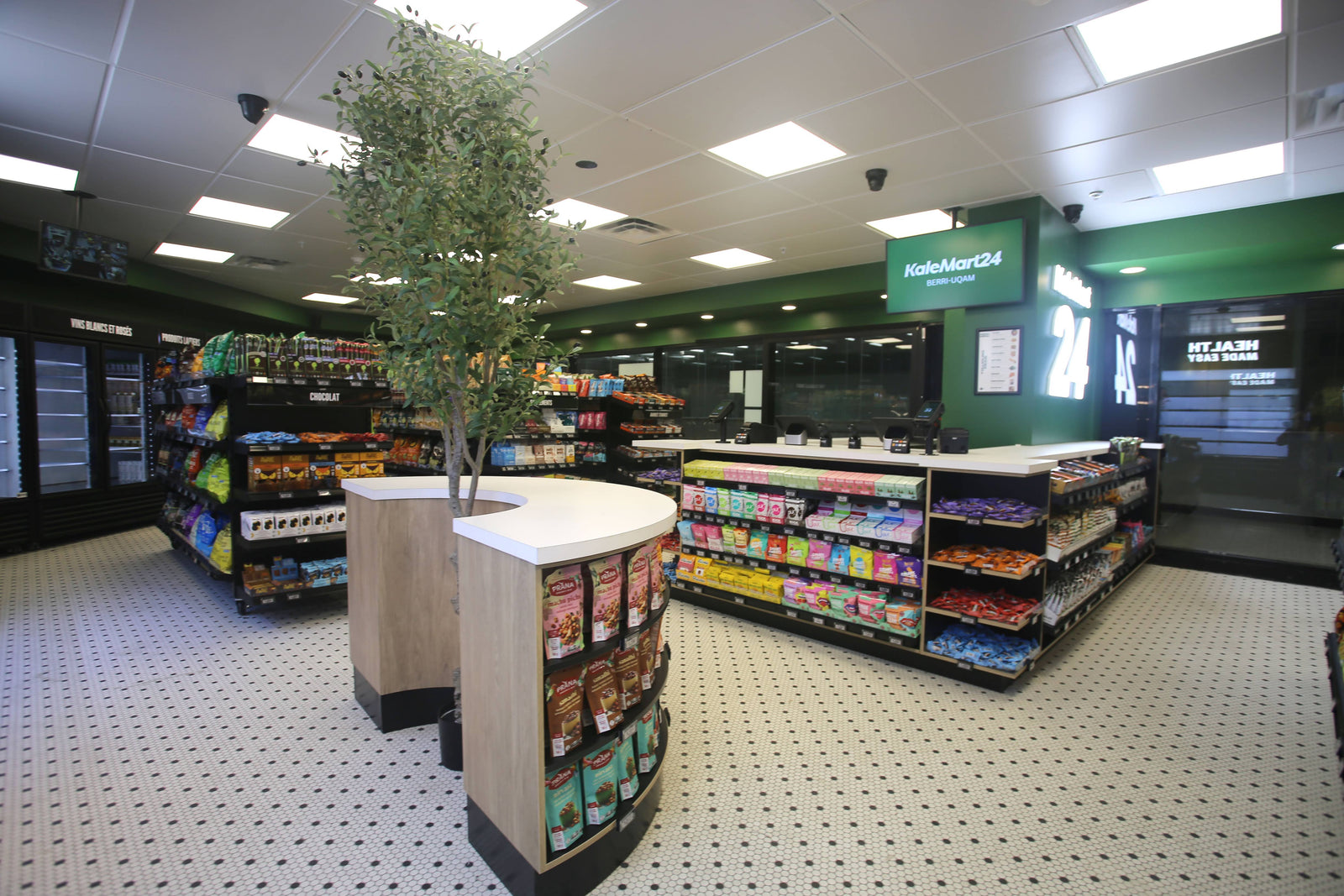 High-Quality Display Solutions for Convenience Stores | Displetech